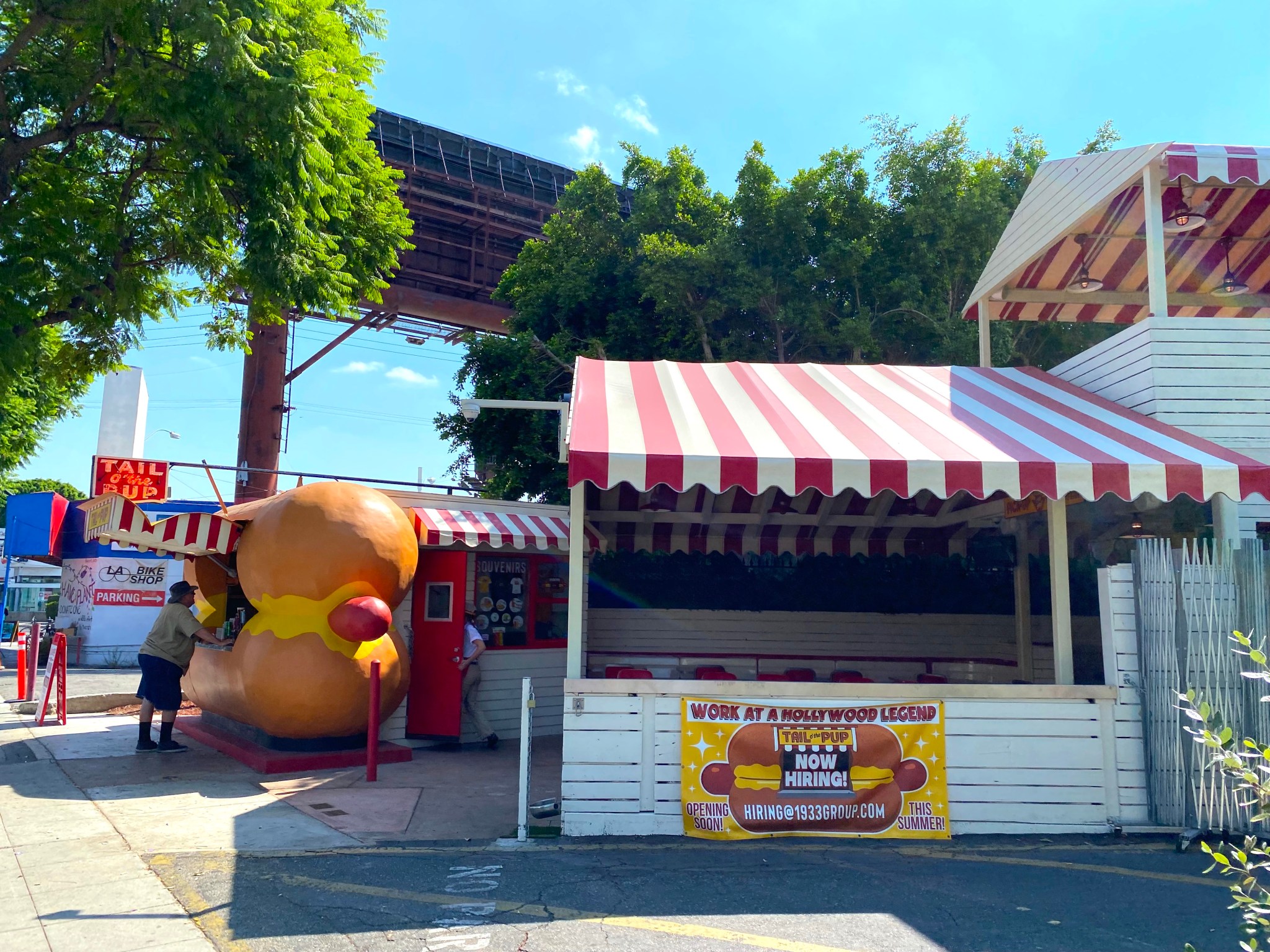 Do You Know The “Tail ‘O’ The Pup?” Hollywood’s Iconic Hot Dog Stand Is ...