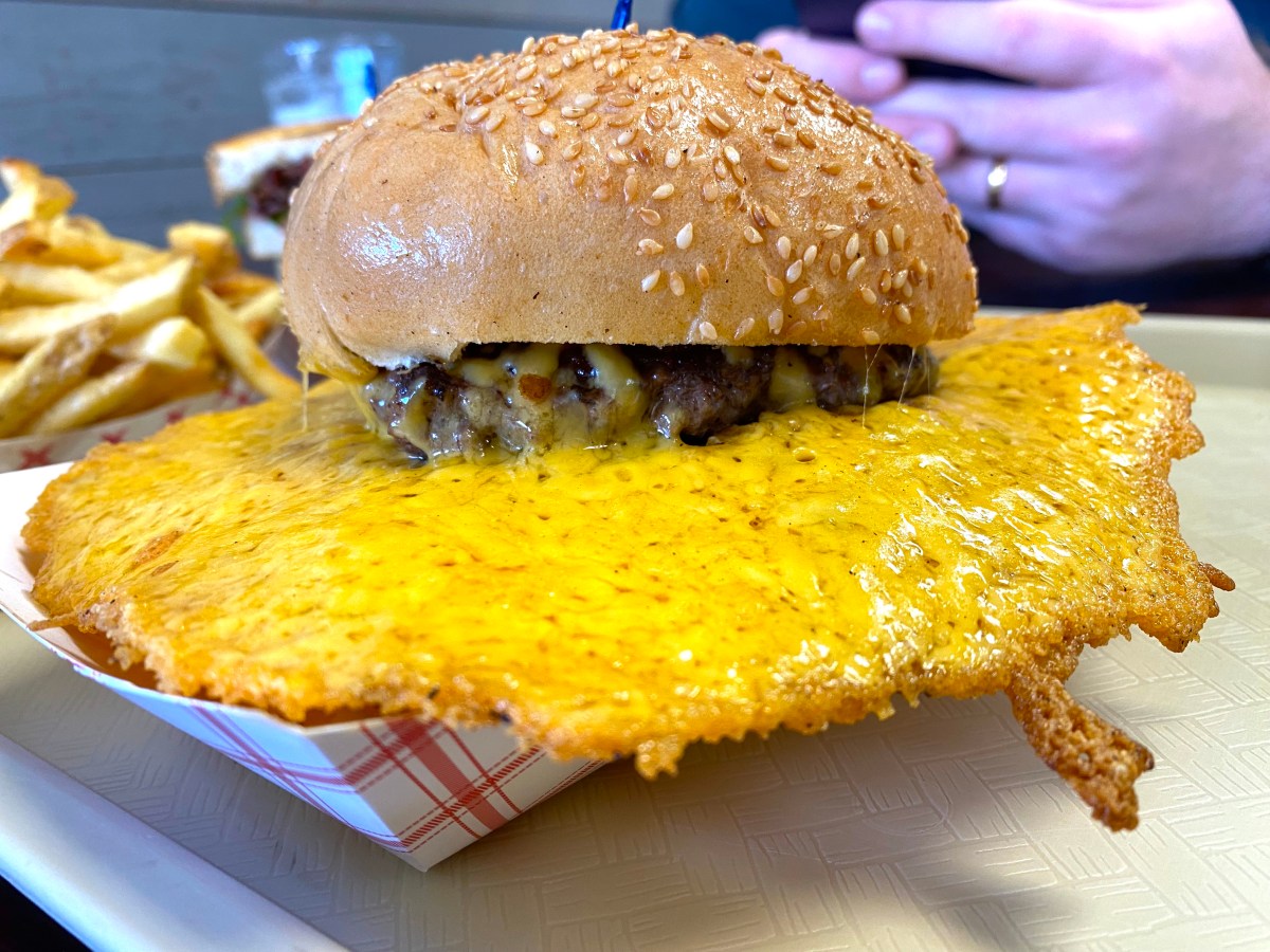 Want A “Squeeze With Cheese?” The Amazing Squeeze Inn Burger! See Their ...