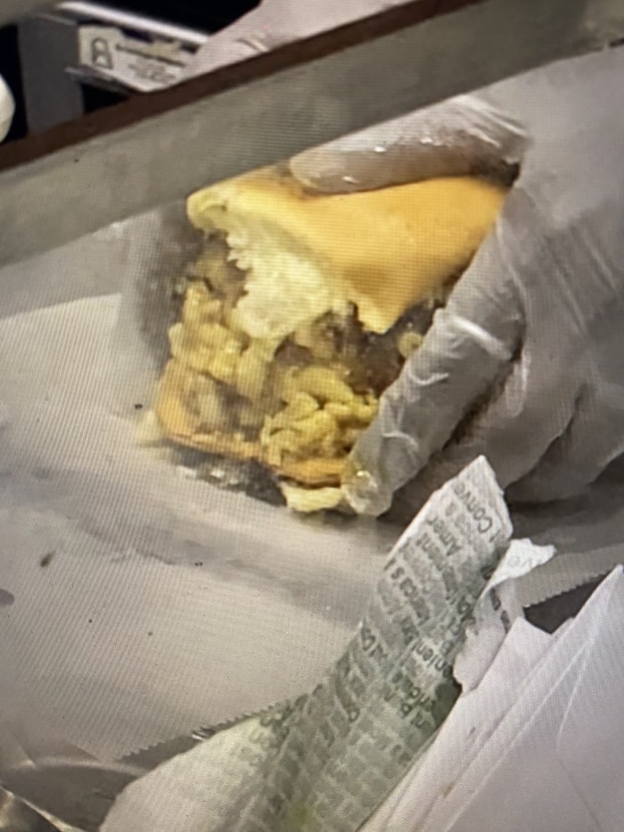 Macaroni ‘n’ Cheese With Oxtail Gravy – On A Bun! Here’s The Incredible ...