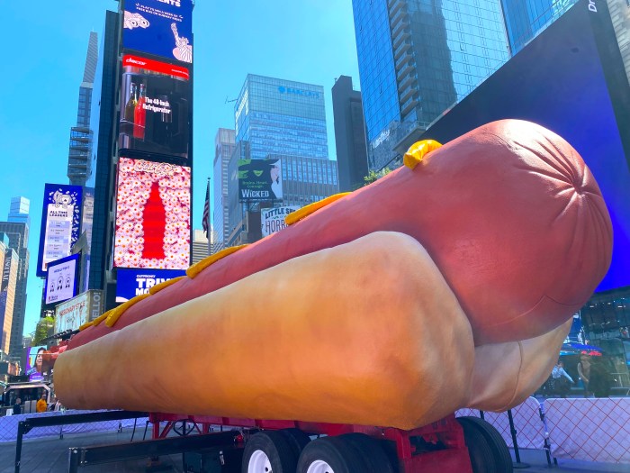“To Be Frank” – It’s A Giant Hot Dog! New York’s 65-Footlong ...