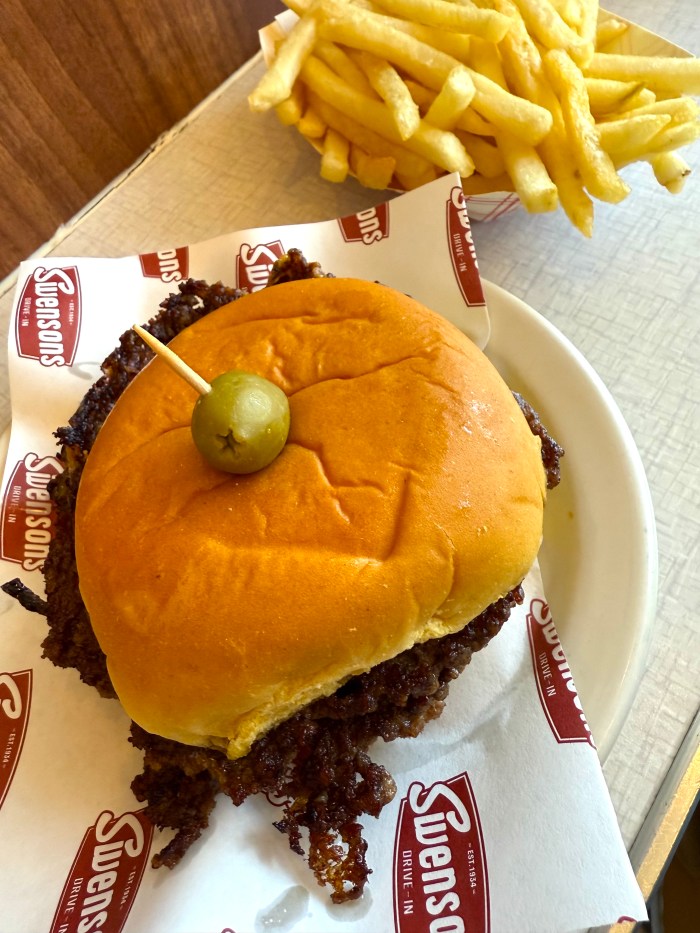 A “Pimento Cheeseburger” Wraps Up National Burger Month! “Hamburger ...